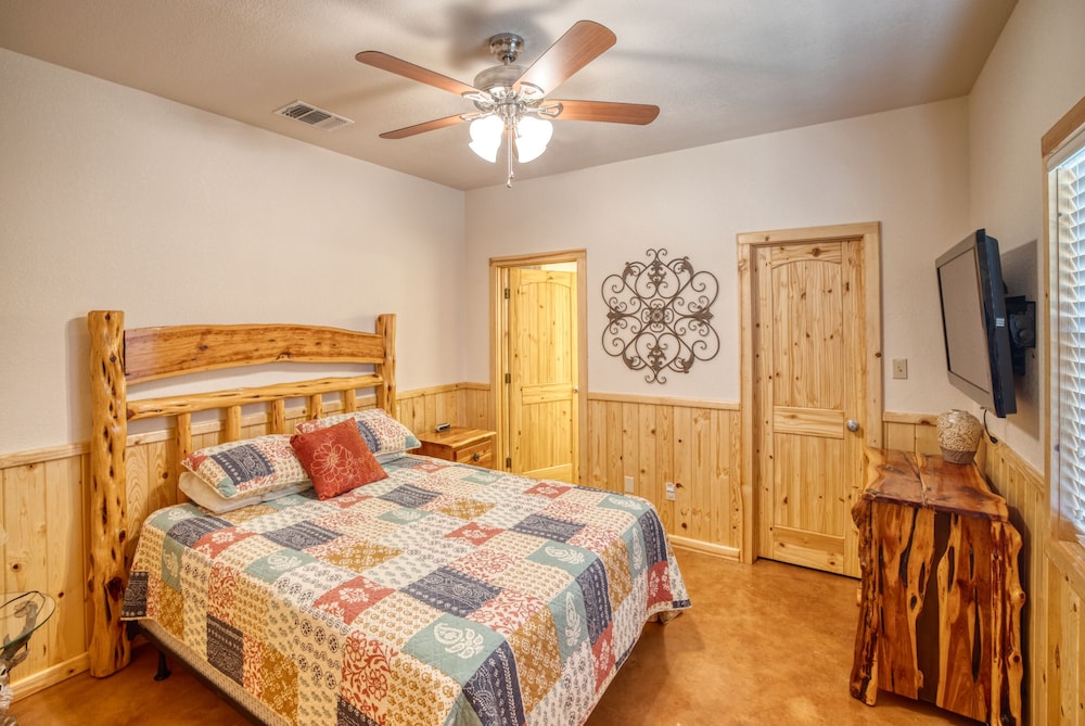 Beautiful home in the Comanche Crossing Subdivision - Concan | Vrbo