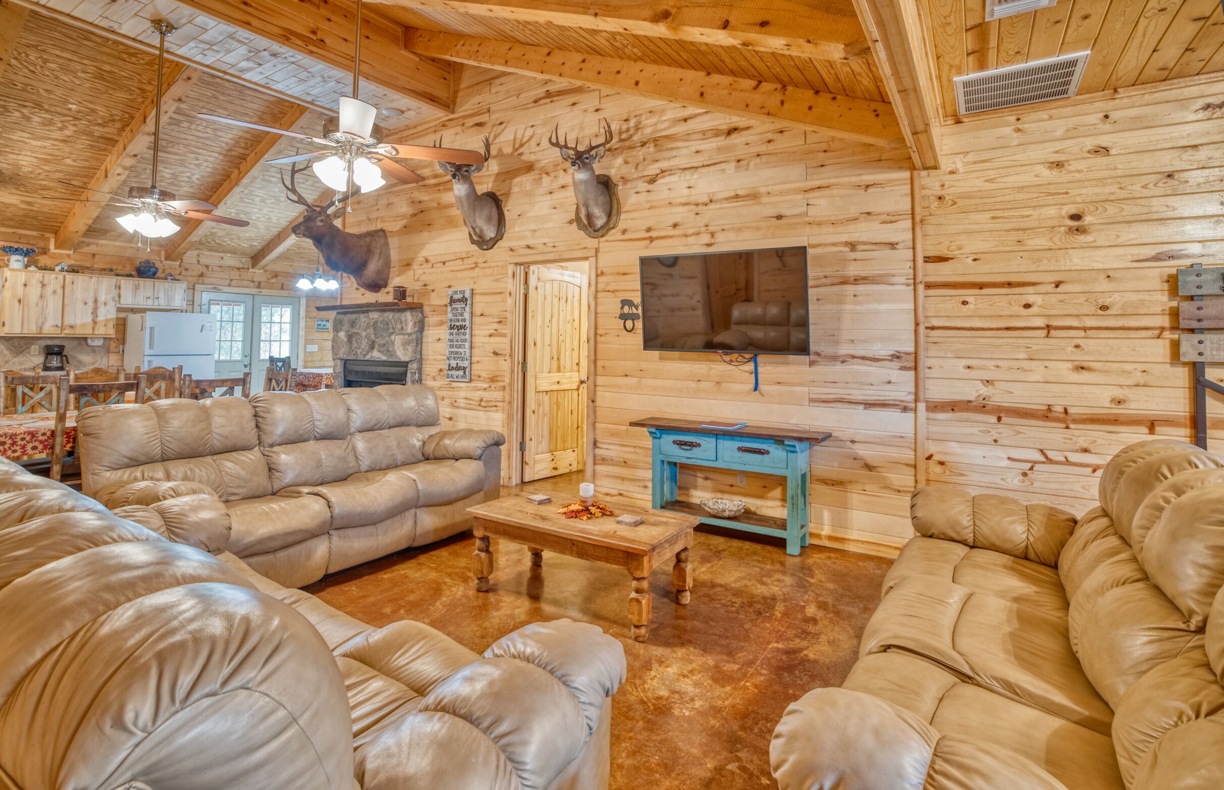 Beautiful Home In The Comanche Crossing Subdivision - Concan, TX