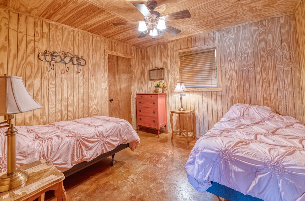 Beautiful home in the Comanche Crossing Subdivision - Concan | Vrbo