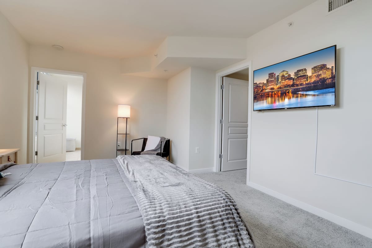 Apartamento conforto, 2 quartos | 2 quartos, roupas de cama premium, escrivaninha, cortinas blackout