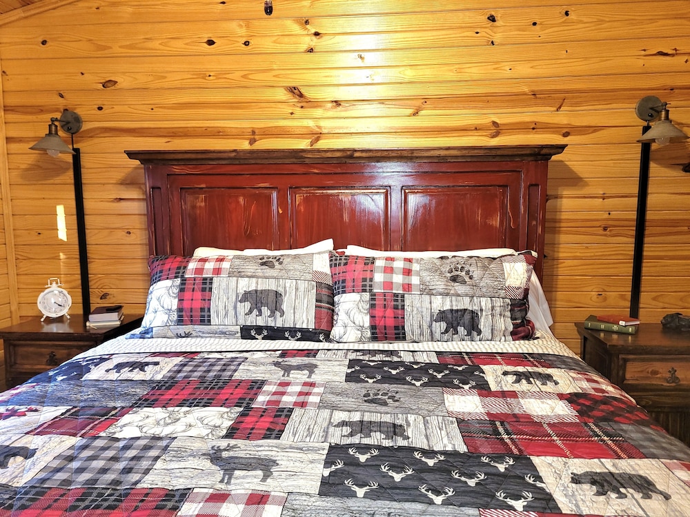 Private Oasis! Unwind and relax close to the Buffalo River! Hike/Swim ...