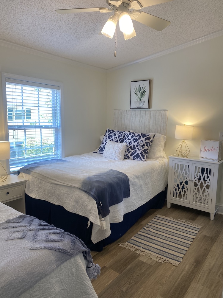 Lake Sinclair retreat with Boat Dock, Waterslide and BIG Views ...