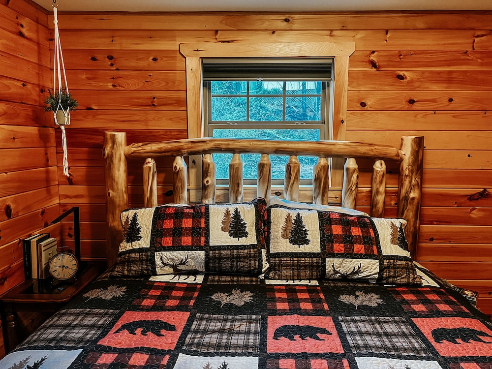 Cozy Wooded Wilderness - Gatlinburg | Vrbo