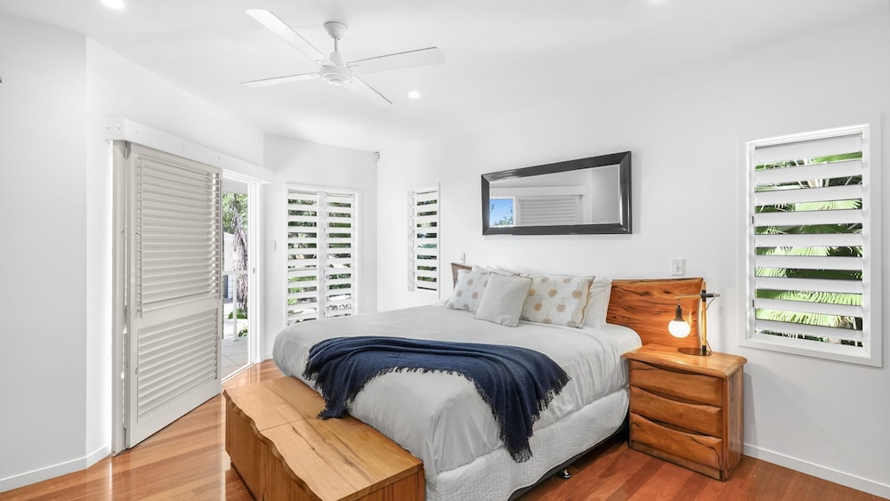 Belle Escapes Seachange At Clifton Beach Luxury Beachfront Home - Palm Cove