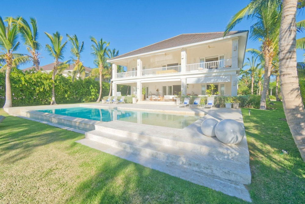 Modern Villa W Golf And Lake View In Beach Resort - Punta Cana