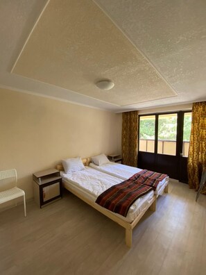 Quarto Quádruplo Standard | Roupa de cama fornecida 