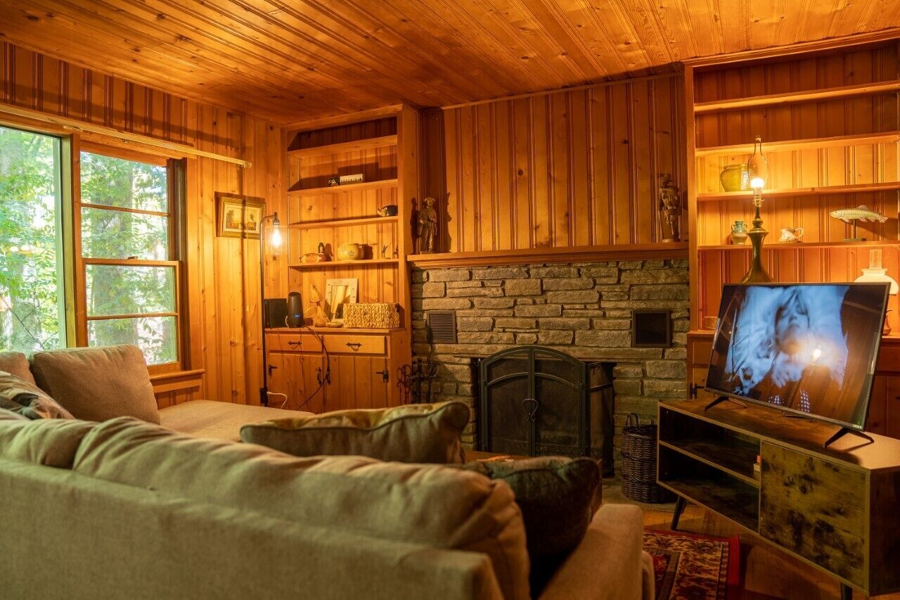 Woodsy Retreat-2 Bedroom Cabin - Maggie Valley, NC