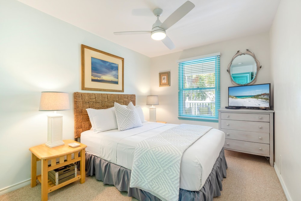 THE GOOD LIFE ~ Charming 2nd Floor 1 Bedroom, 1 Bath Truman Annex Condo ...