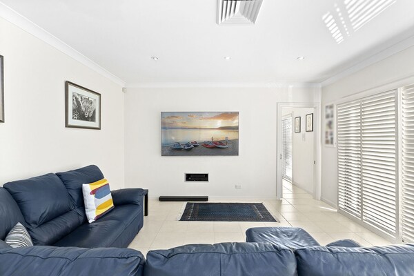 Space, Entertain And Relocate - Blacktown