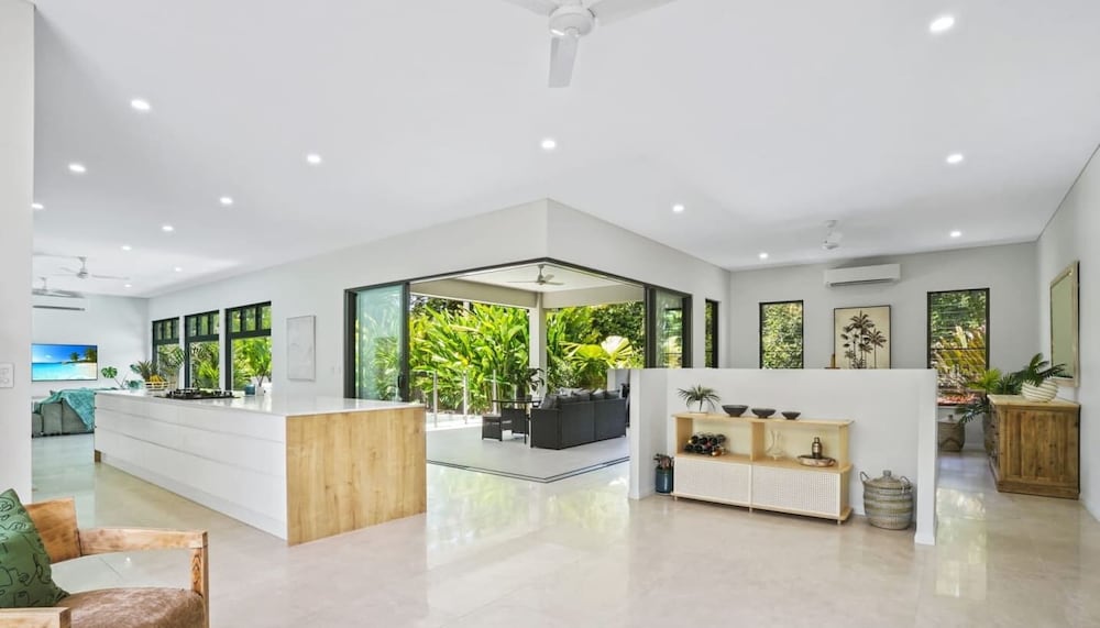 House Heliconia -Luxury Palm Cove Retreat With Private Pool & Lush Gardens - Cairns