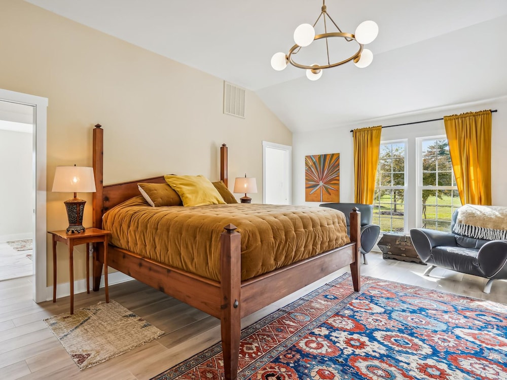 Minutes From Downtown St. Michaels | Pool | Hot Tub | Pickle Ball Court - Easton, MD