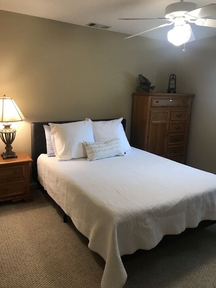 Lake Sinclair Waterfront Cottage - Putnam County | Vrbo