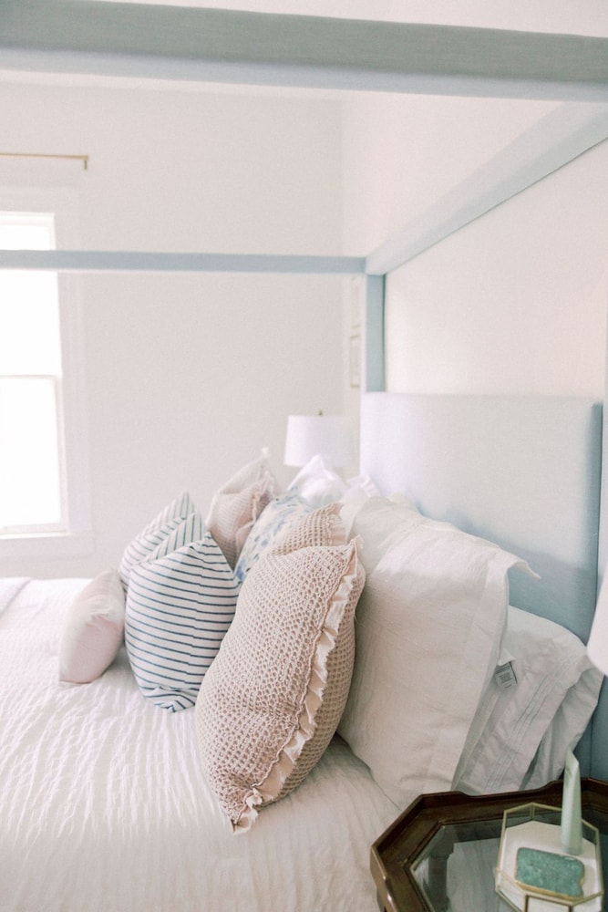 Cozy Cottage Perfect for Girls Night Away - Lexington | Vrbo