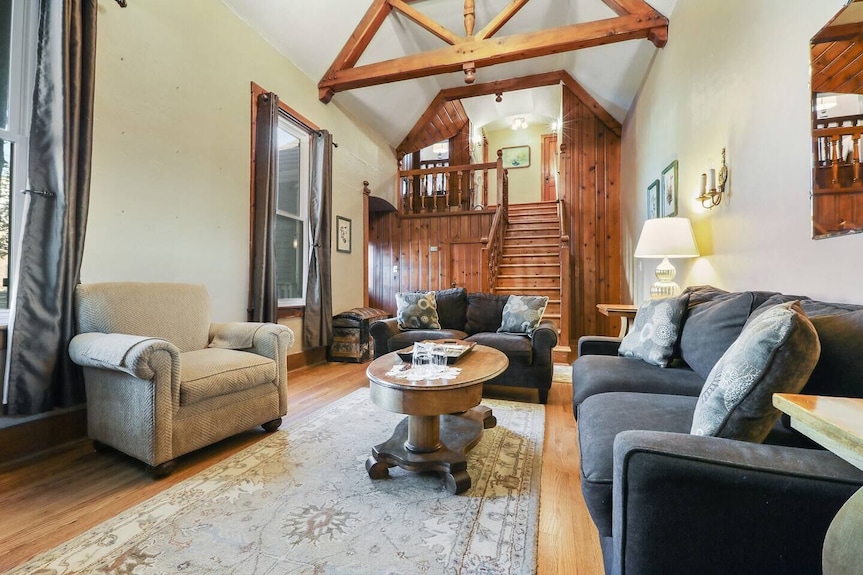 Impressive Queen Suite, 2 Person Jet Tub, Downtown - Sturgeon Bay, WI