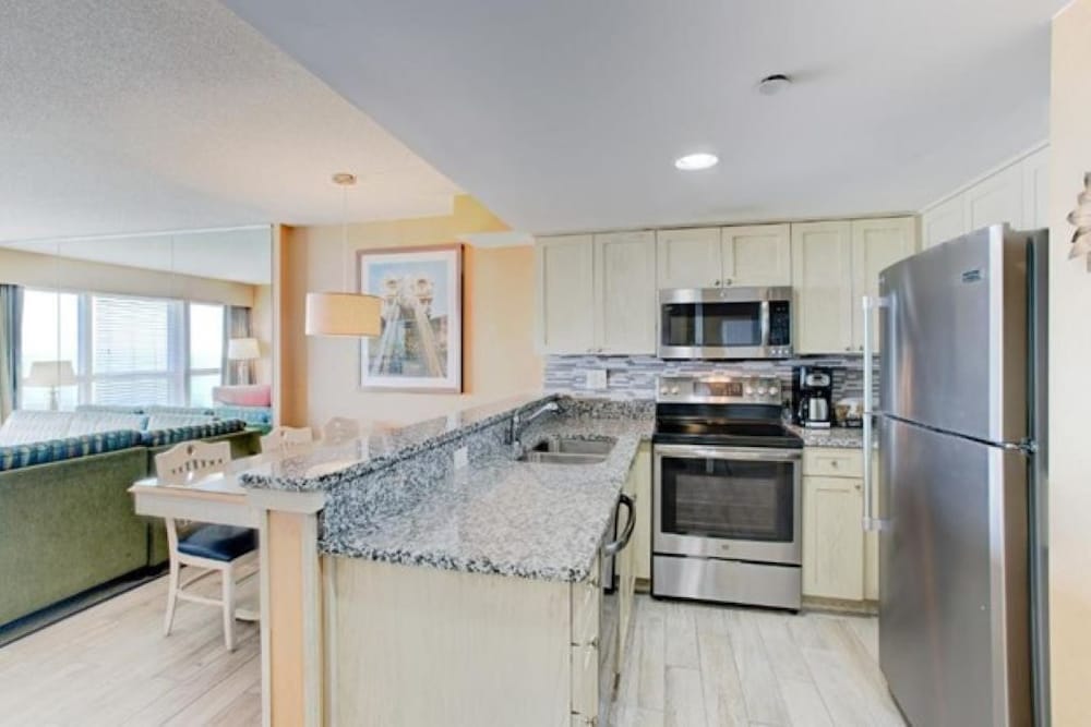 Boardwalk Villas Oceanfront Resort Oceanfront Condo With Oceanfront Balcony! - Virginia Beach, VA