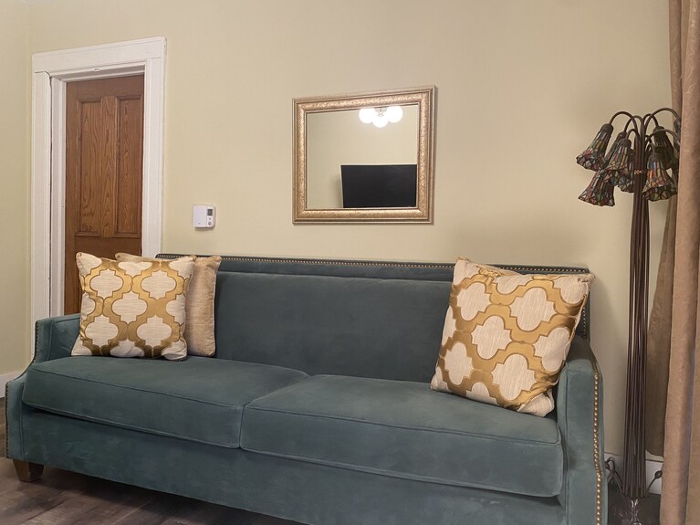 Cozy One Bedroom Apartment Located In Heart Of Dorval - Quebec