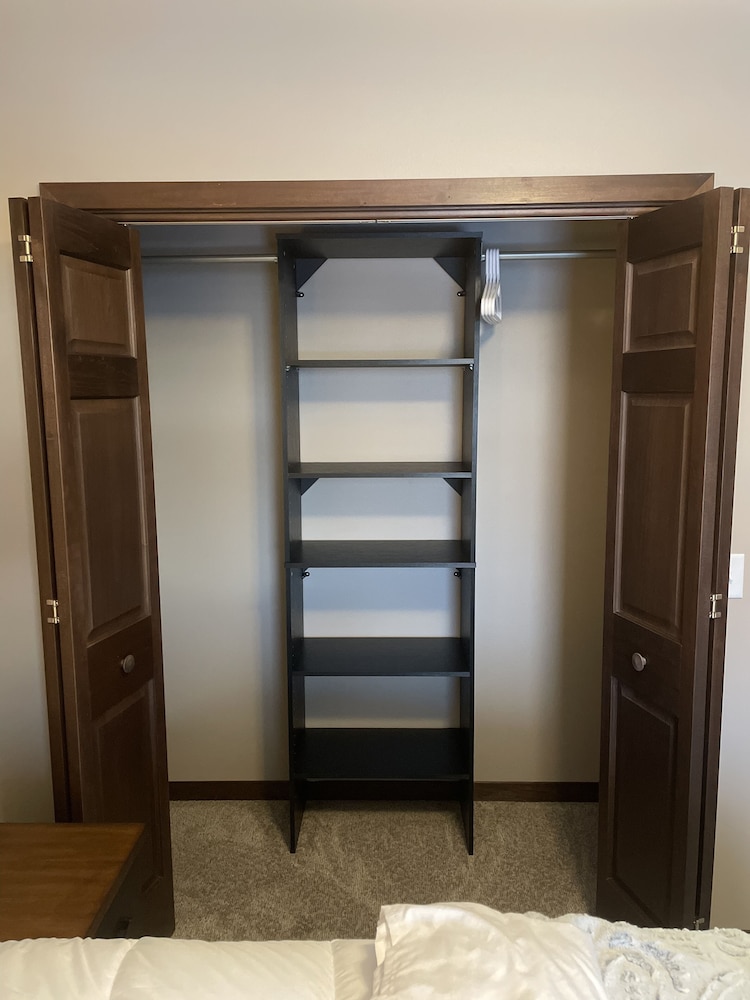 Beautiful Apartment Located Downtown Dells! - Wisconsin Dells, WI