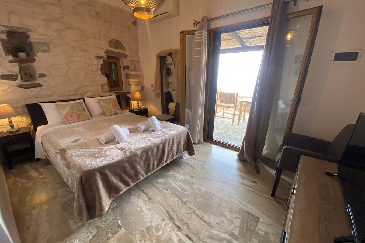 Quarto Clássico com Cama de Casal | Quartos insonorizados, Wi-fi grátis