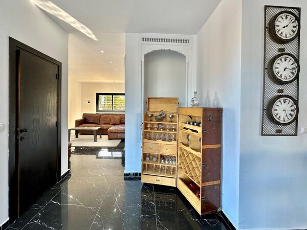 Gammarth Touristique Piscine Commune Bord De Mer - La Marsa