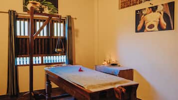 Área de tratamento externa, sauna a vapor, tratamentos corporais