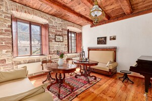 Apartamento Signature | Sala de estar | Monitores, impressoras 