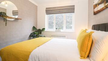 2 quartos, com decoração personalizada, com mobília individualizada