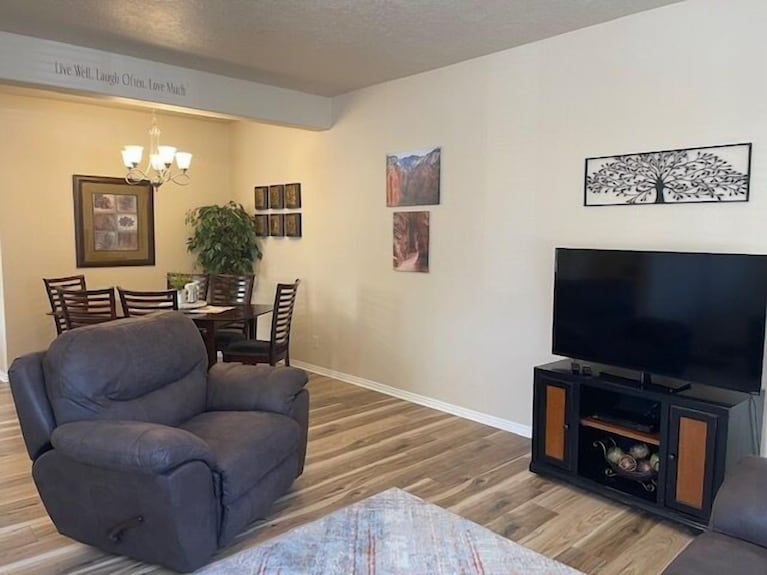 Blossom Bungalow By Mesquite Vacation Rentals In The Heart Of Mesquite With 2 Car Garage And $510 In Free Daily Activities - Mesquite, NV