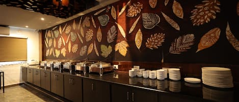 Pequeno-almoço continental diário mediante uma taxa