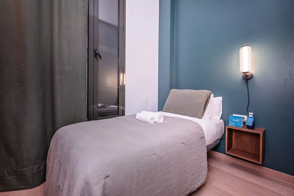 Girona 501 - Tres Habitaciones Piso, Capacidad 7 - Barcelona