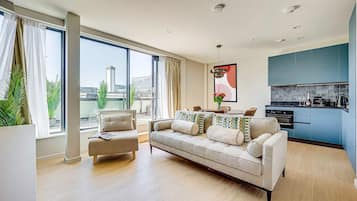 Apartamento, casa de banho anexa (Three-Bedroom Penthouse) | Lounge