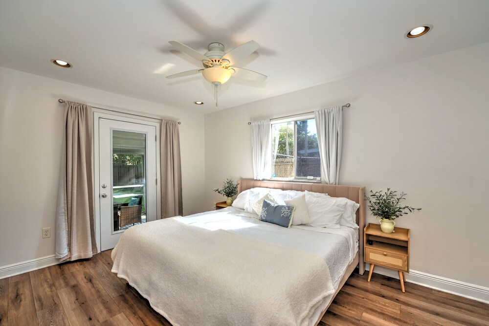The Periwinkle, a heated pool home 10 min to beach - East Naples | Vrbo