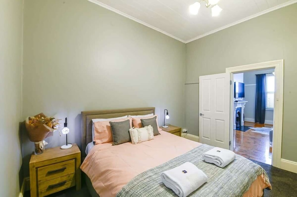Darling St - Charming Cbd Abode - Dubbo