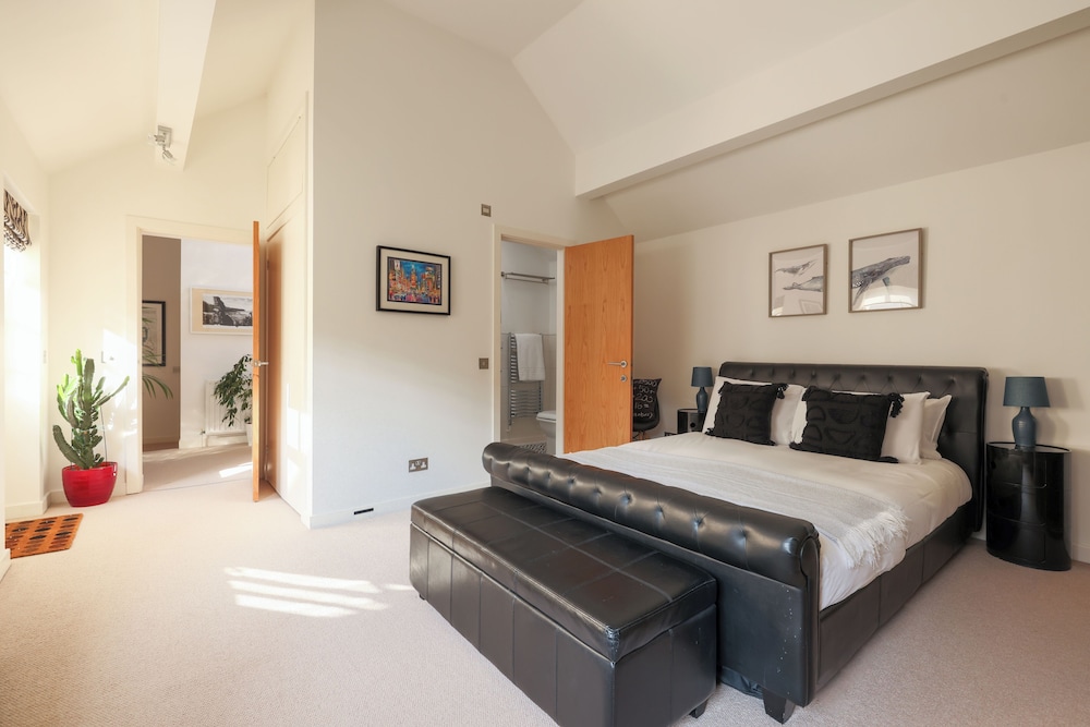 Regency Stables - 1 Min To The Beach With 2 Private Parking Spaces - Brighton