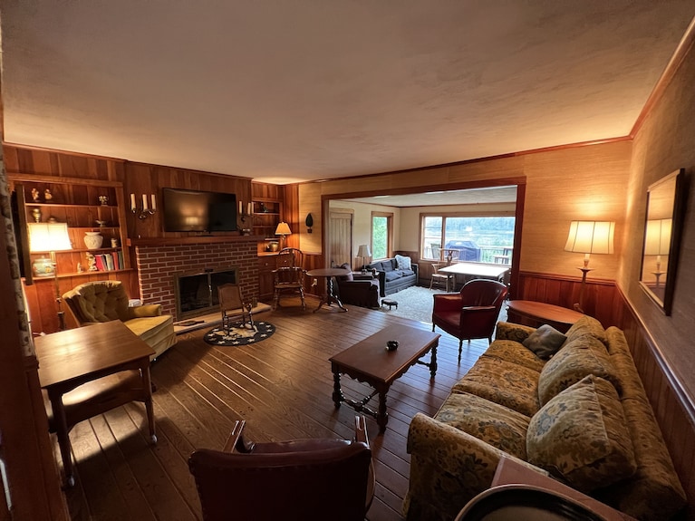 Family Friendly Lakefront Property On Large Wilderness Estate With Sandy Beach - Wisconsin