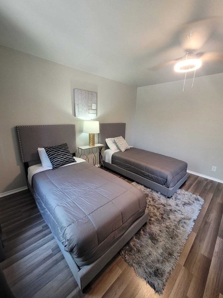 The Baxter Station is your next stop!!! - Far West Side | Vrbo