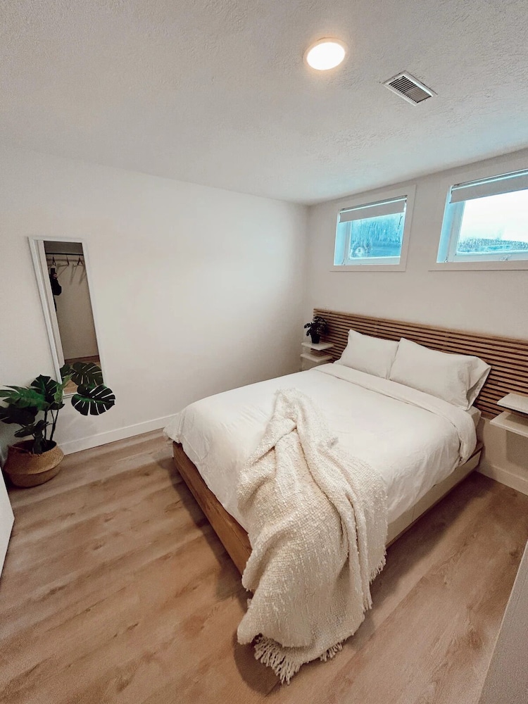 The California Suite - Fort St. John | Vrbo