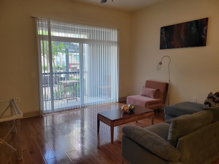 Walk To Nrg | Drive To Med Center, 2 Bed/2bath W/courtyard View - King Beds - Meyerland - Houston