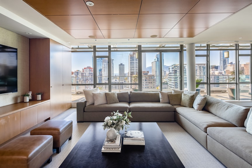 Luxurious Penthouse In Trendy Yaletown With Private Rooftop Pool - Vancouver