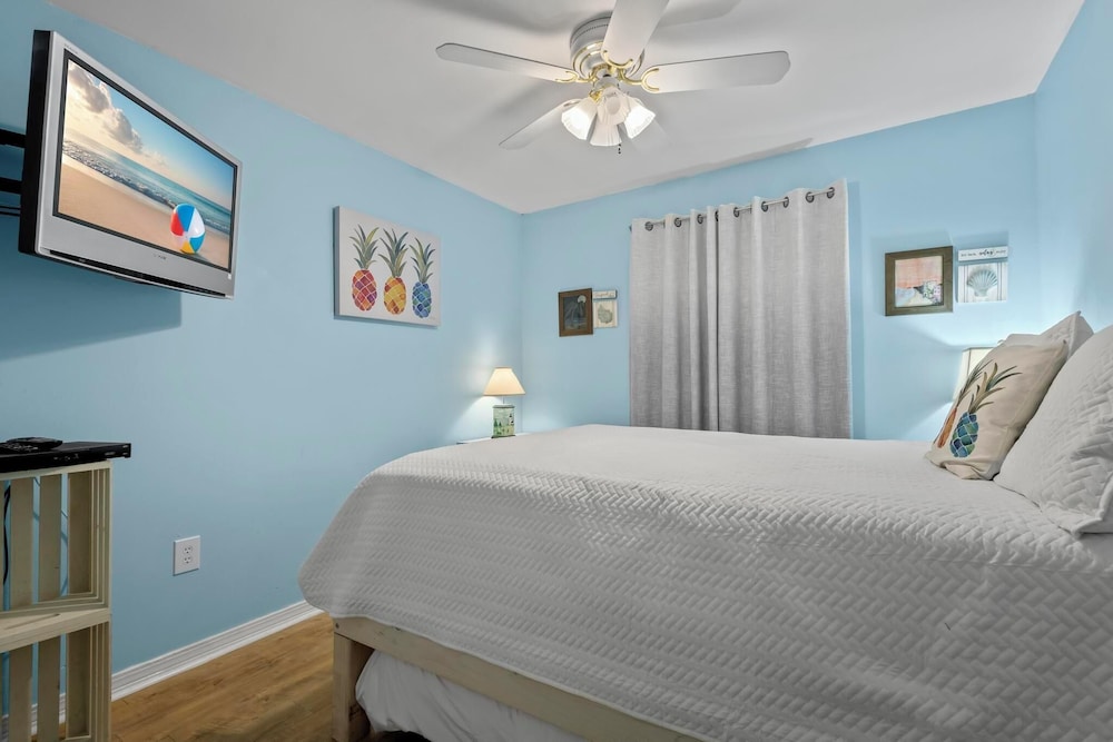 BEACH-FRONT CONDO, OUTDOOR POOL, PRIVATE BALCONY! - Gulf Shores | Vrbo