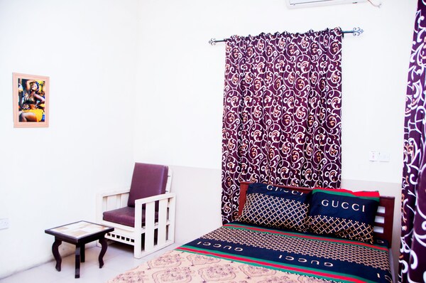 Zenmof Royal Guest House - Lagos, Nigeria
