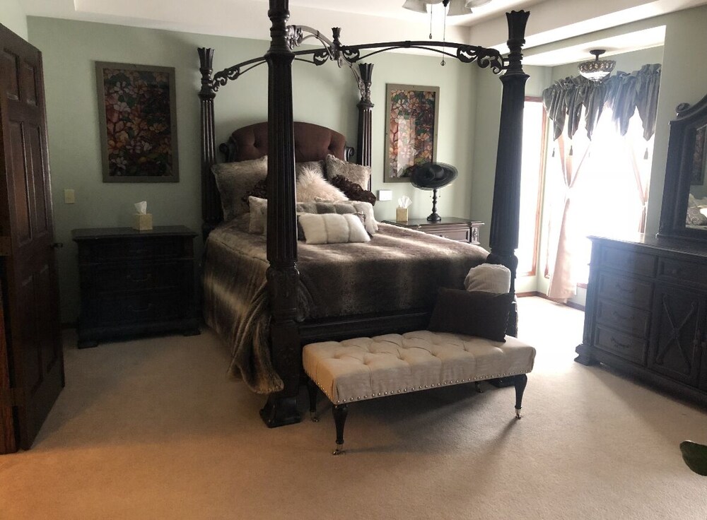 Majestic executive home with hot tub and pool table - Red Deer | Abritel