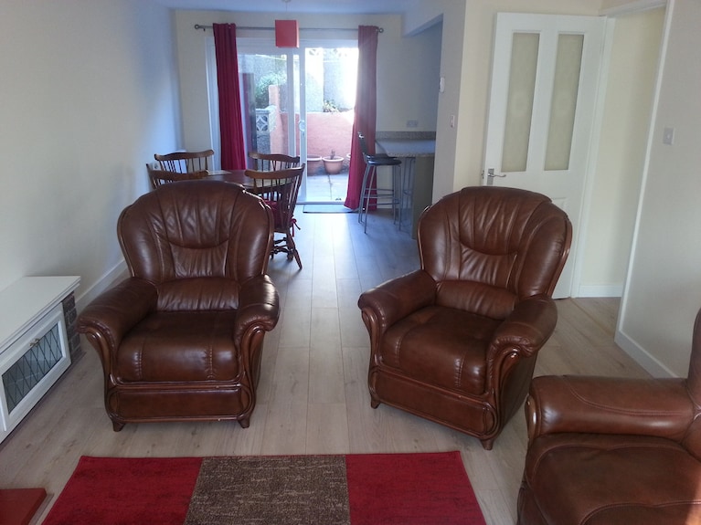 House - Sleeps 5 - Pets Ok - Parking - Garden - Bristol