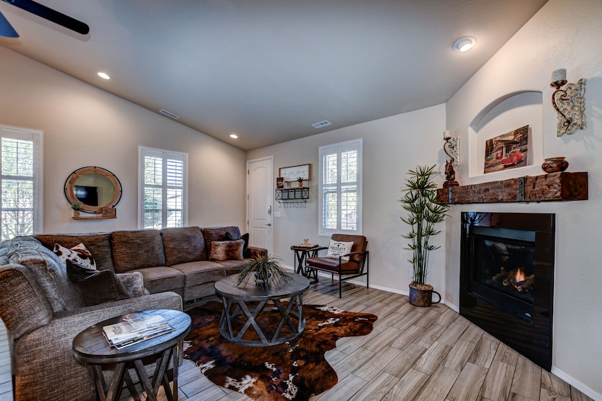 Located In The Heart Of Prescott Just Blocks Away From Historic Downtown Square. - 프레스컷