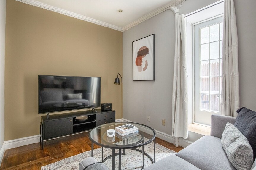 Beautiful Soho 1br W/ Private Deck & W/d, Nr New Museum, By Blueground - New York