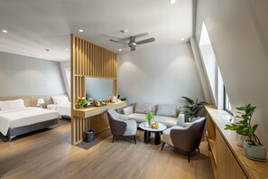 Suite Room | Camas com colchões pillow-top, frigobar, escrivaninha
