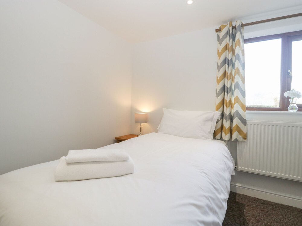 HIGH LODGE, pet friendly, with a garden in Washford - Old Cleeve | Vrbo