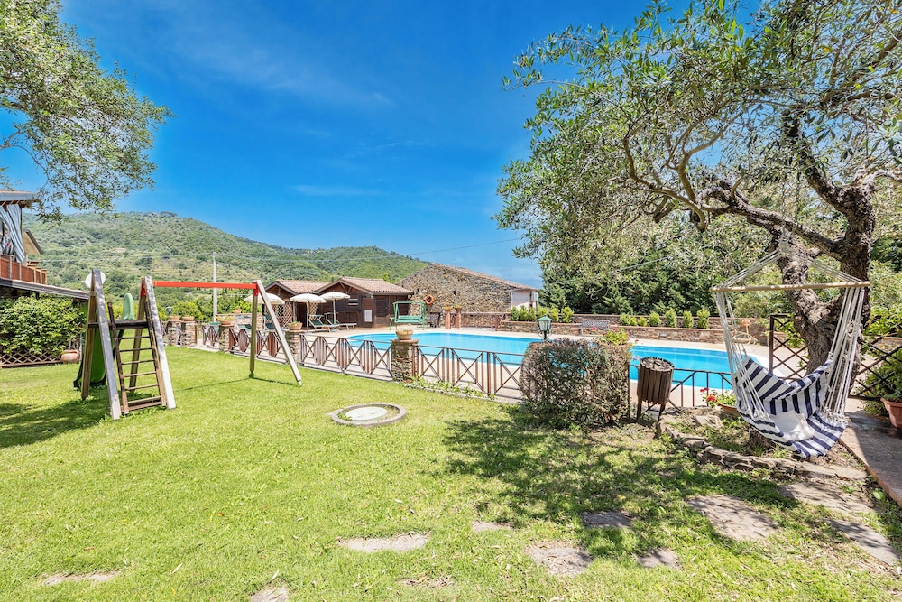 Local Stone Cottage With Shared Pool - Campania