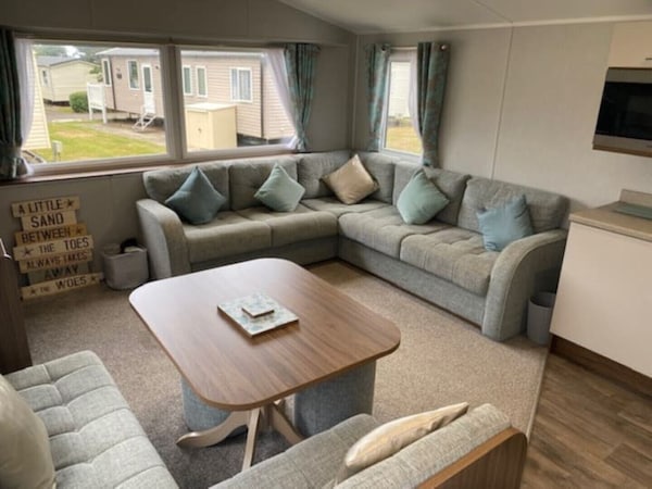 Deluxe, Spacious, Modern 3 Bedroom Holiday Home - 파이프