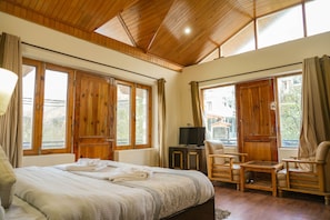 Quarto luxo | Wi-Fi de cortesia, roupa de cama