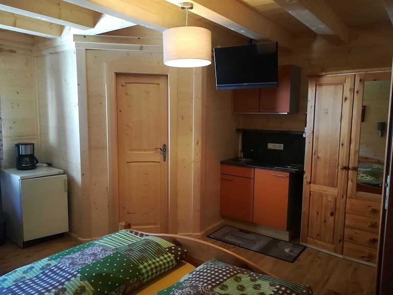 Chicken's Nest" Room - Hinterwinkl Vacation Apartment - Achenkirch